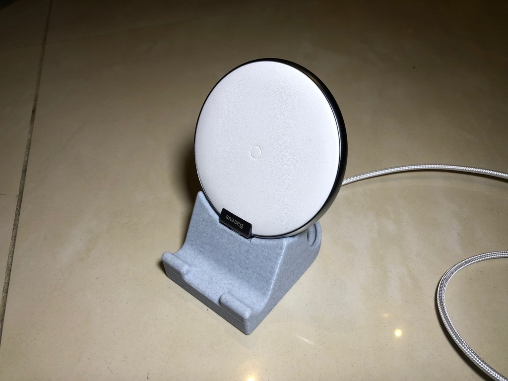 Free 3D file Qi Wireless Charger Stand for iPhone and Smartphones・3D ...