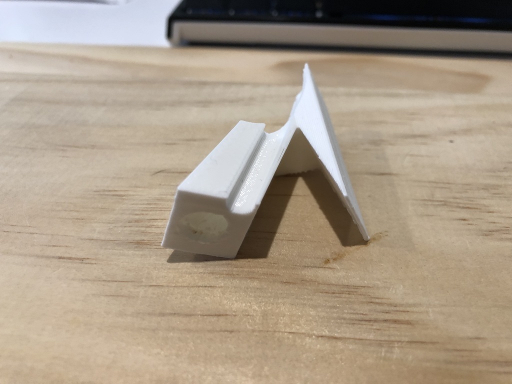 Free 3D file Oculus Rift Sensor (CV1) WALL 45 Degree Bracket Mount ...