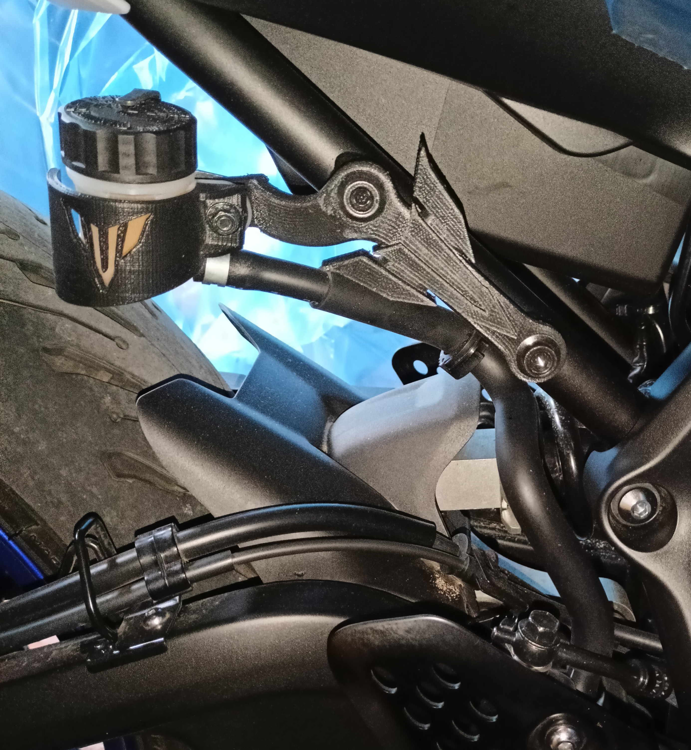 STL file MT07_FZ07 Liquid brake 👽・3D printable design to download・Cults