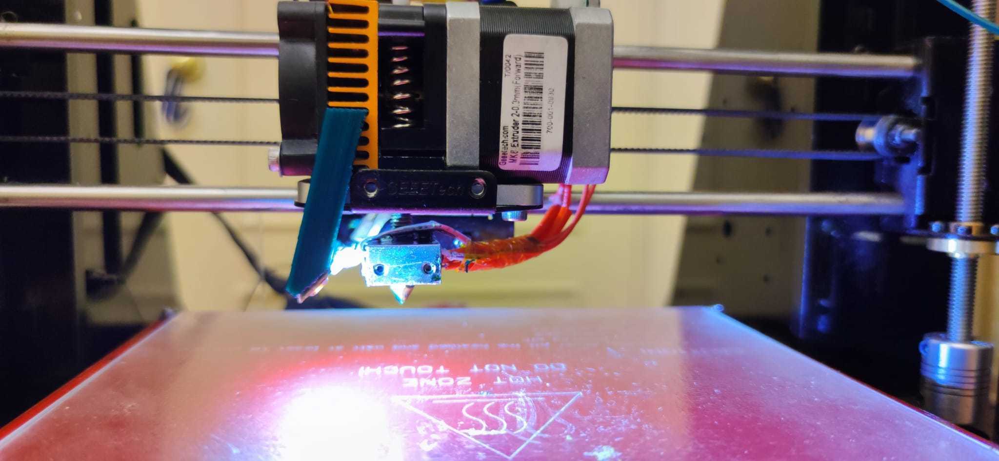 STL file LED holder MK8 🖨️・3D printer model to download・Cults