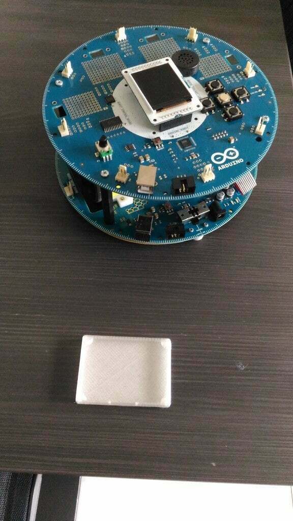 Free STL file Screen cover Arduino Robot・3D print object to download・Cults