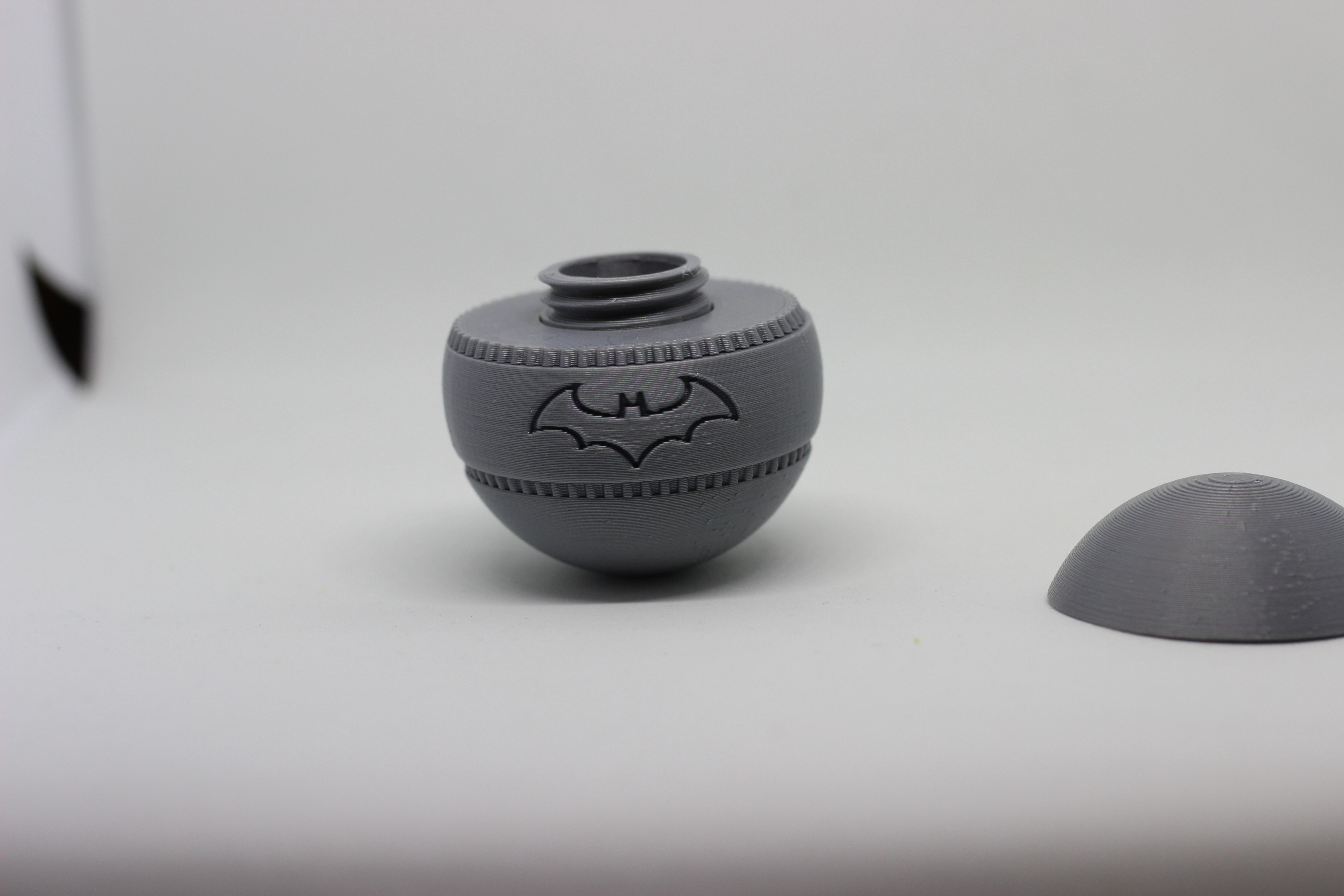 STL file Batman Arkham: Smoke grenade.・3D printer design to download・Cults