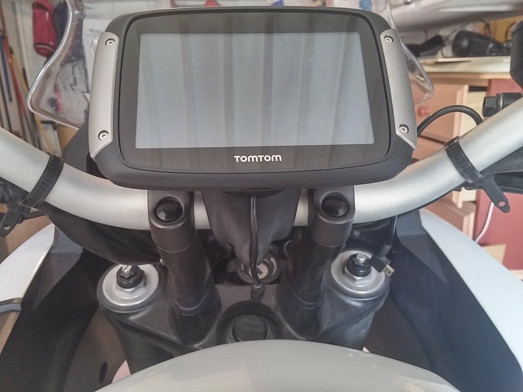 Free STL file TomTom Rider 400 support for handlebar Ø29・3D printer ...