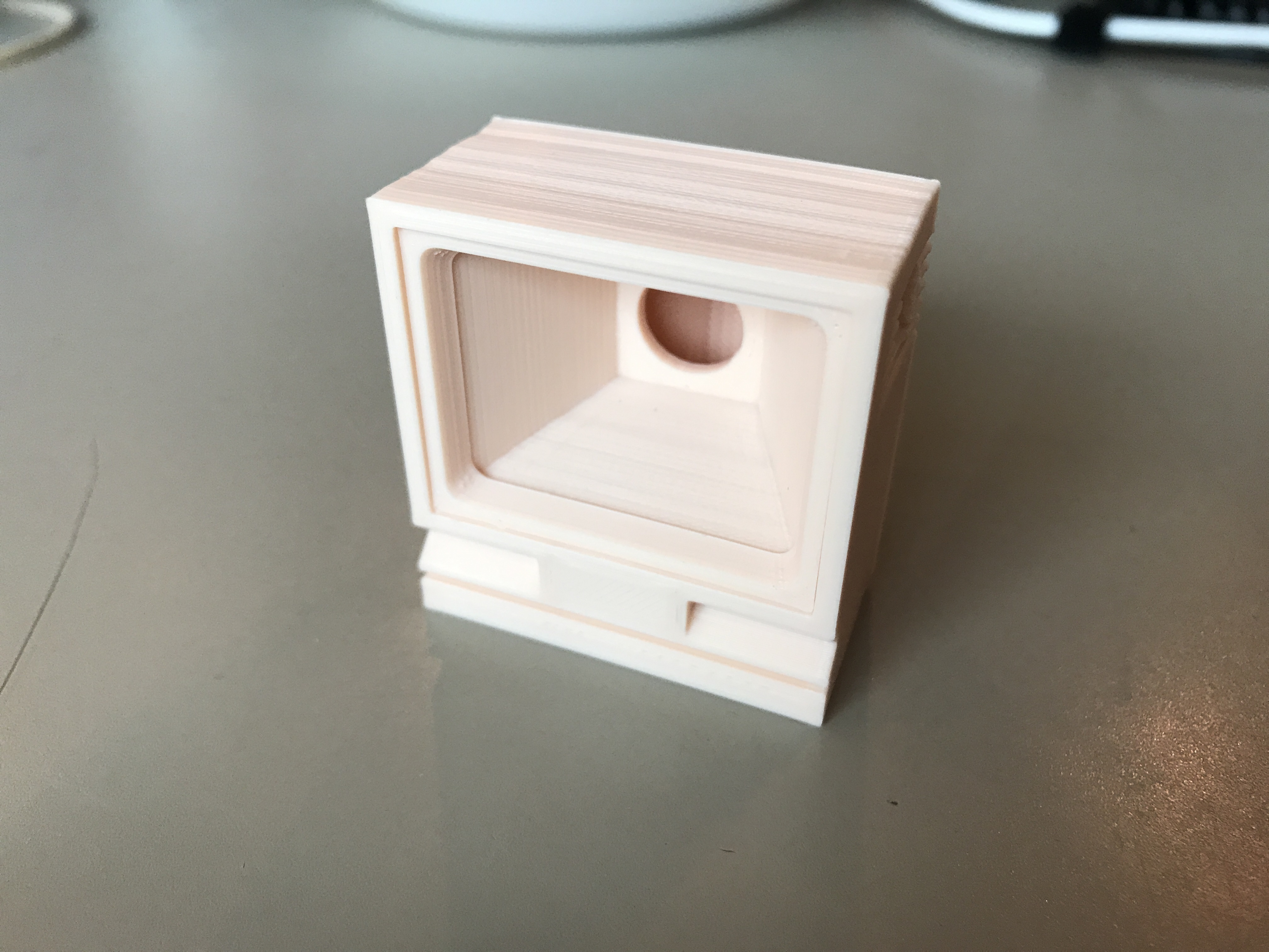 Free STL file Mini Commodore 64 1702 monitor with LED provision・3D ...
