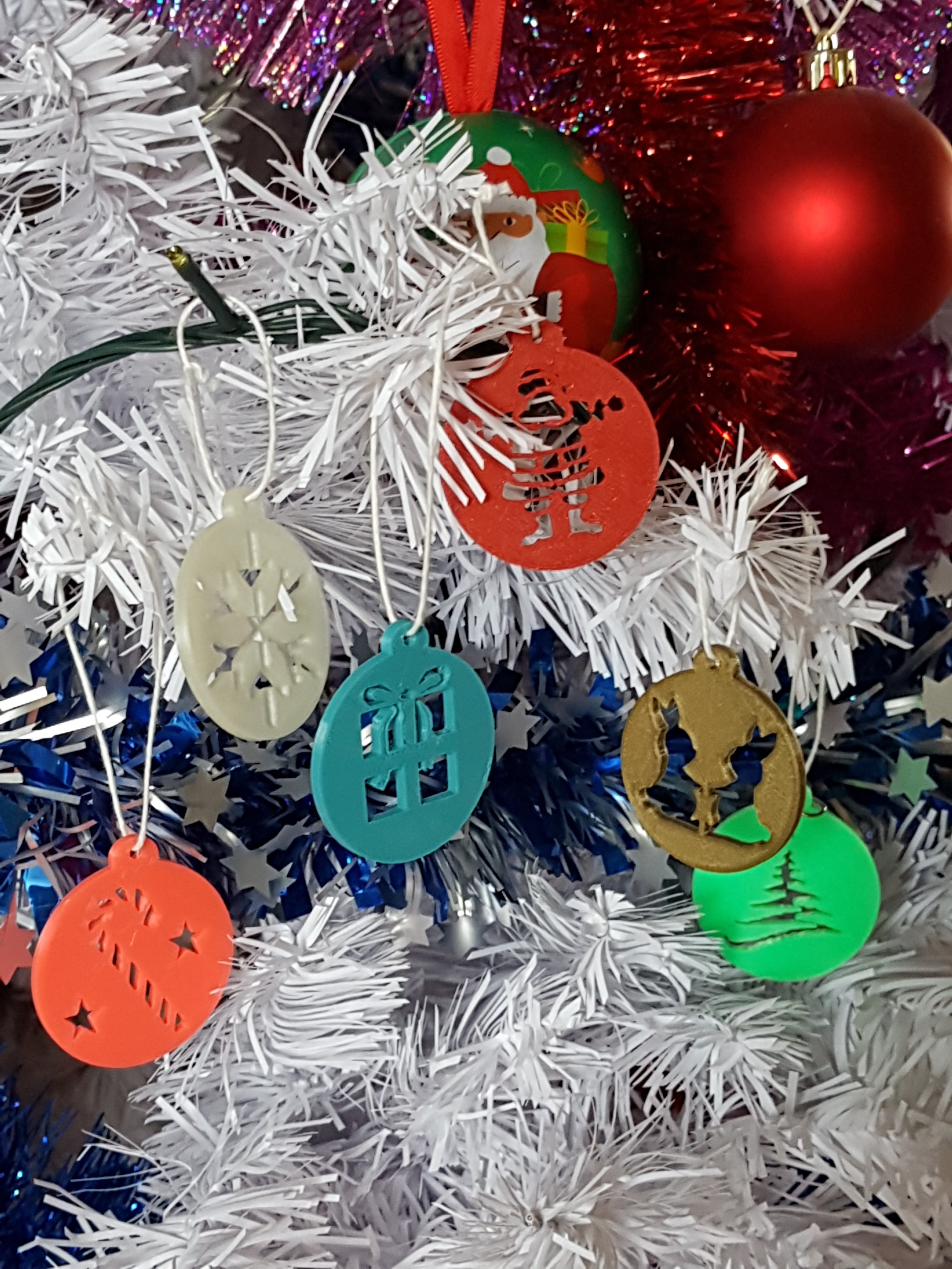 Archivo STL gratuito mi hermoso árbol y sus bolas decorativas 🐾・Design ...