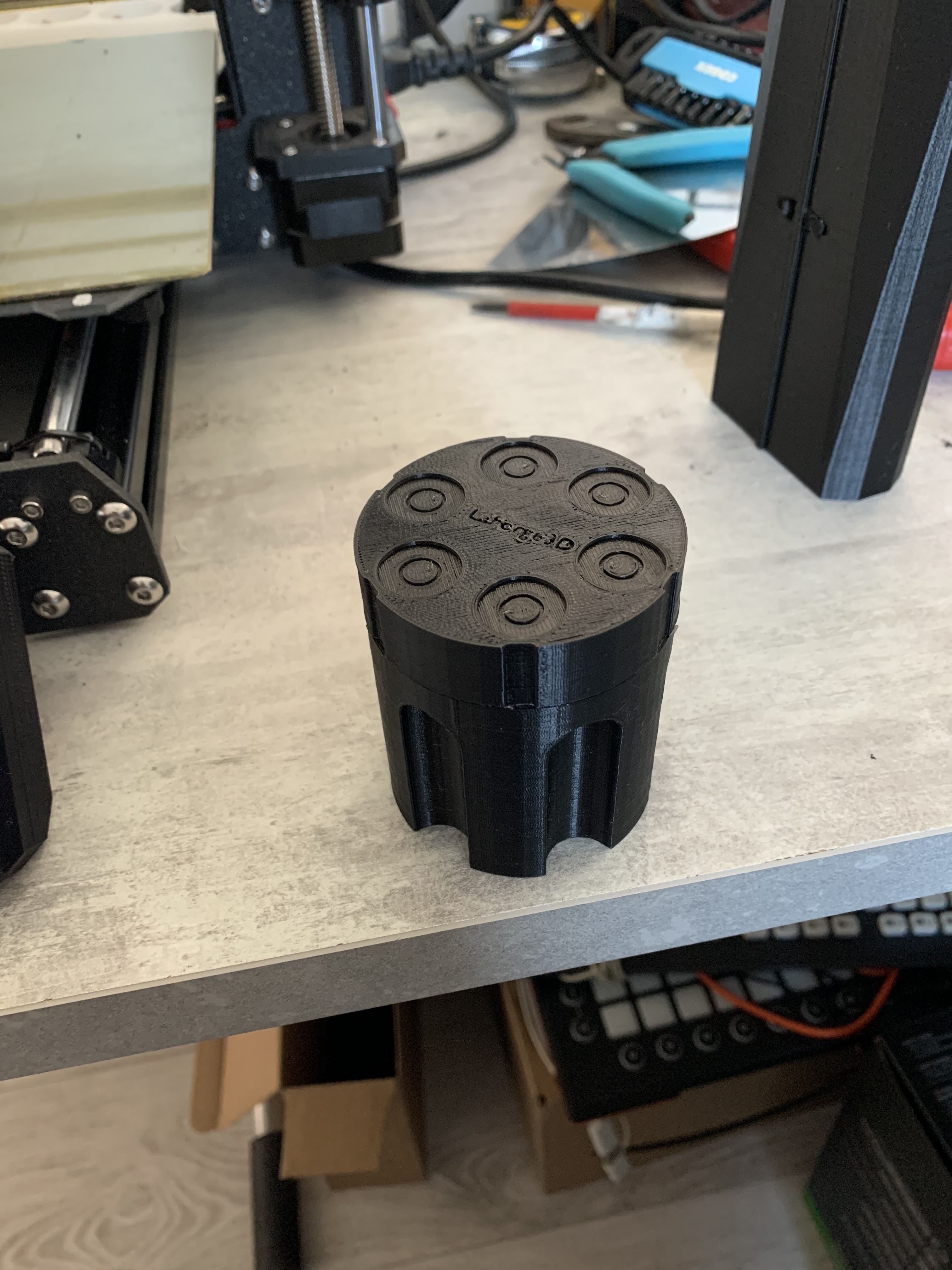 STL file LR6 battery barrel・3D printer model to download・Cults