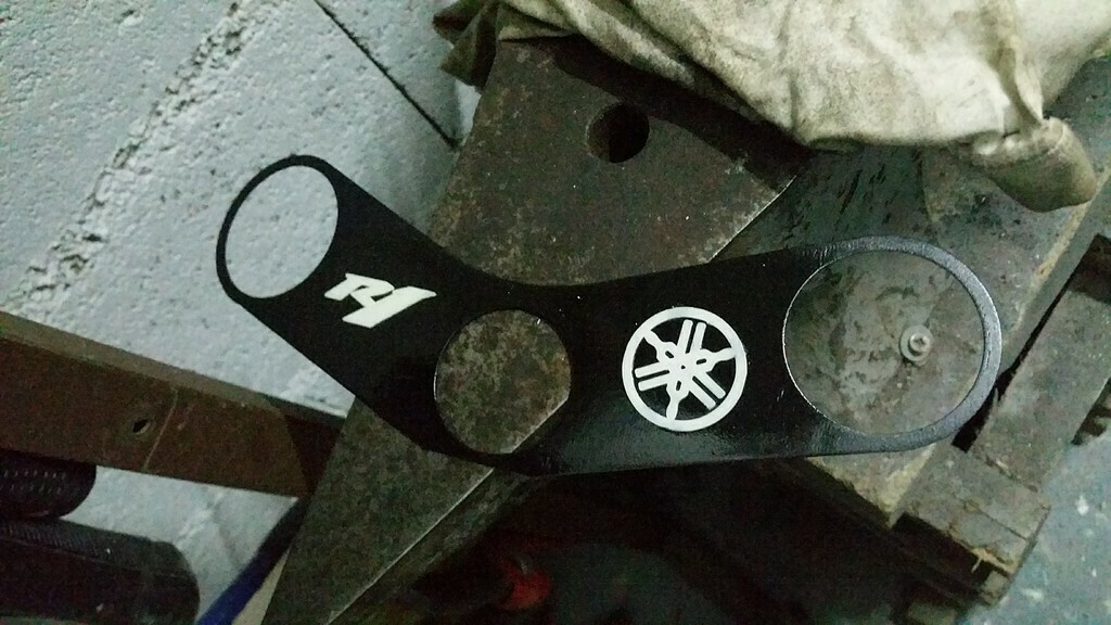 Free 3D file Yamaha YZF R1 triple tree covering・3D print design to ...