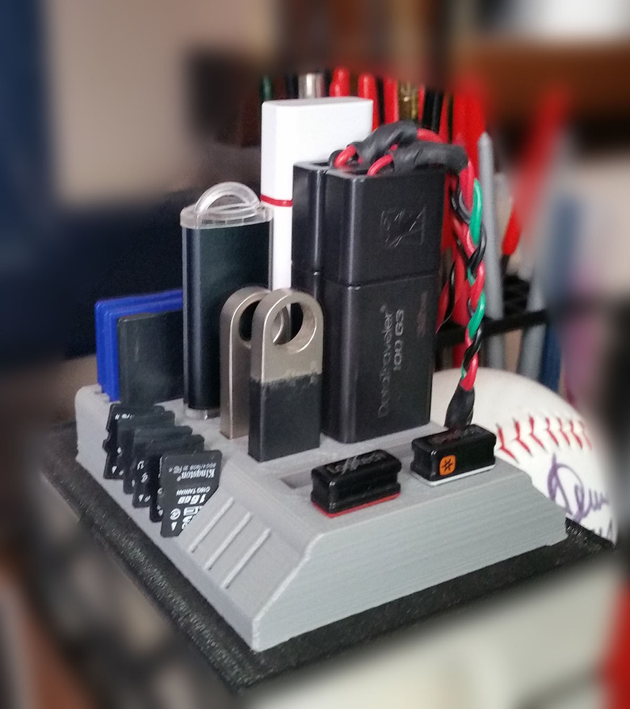 Free 3D file Double USB and SD card holder for wide USB sticks・3D ...