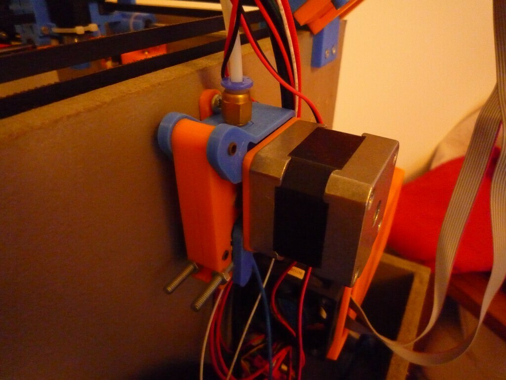 Free 3D file Simple Bowden Extruder for Nema17 and Mk8 drive gear. (1 ...