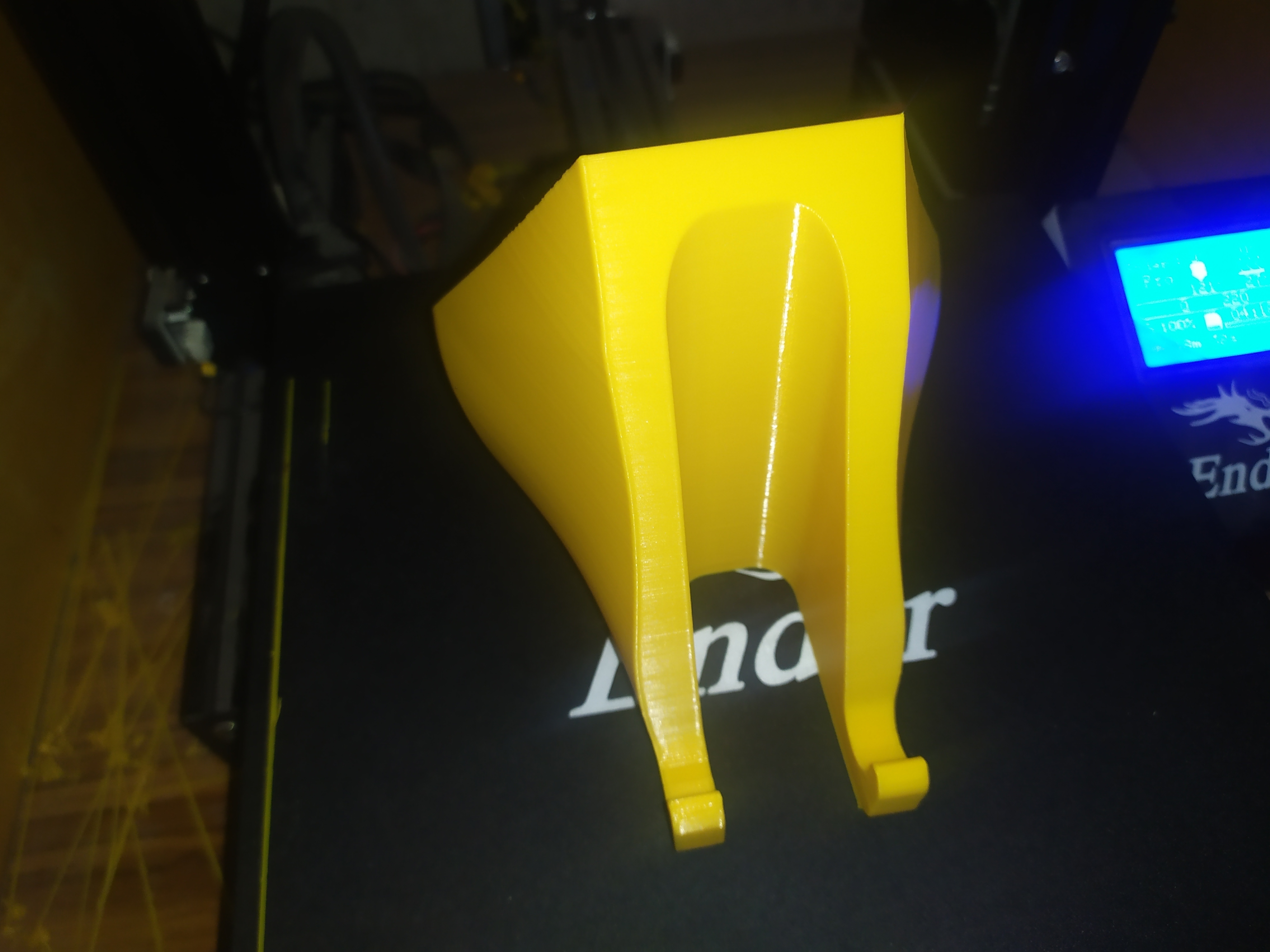 3D printable PHONE STAND / ROBOT CHAIR BENDER • made with Ender 3 Pro・Cults
