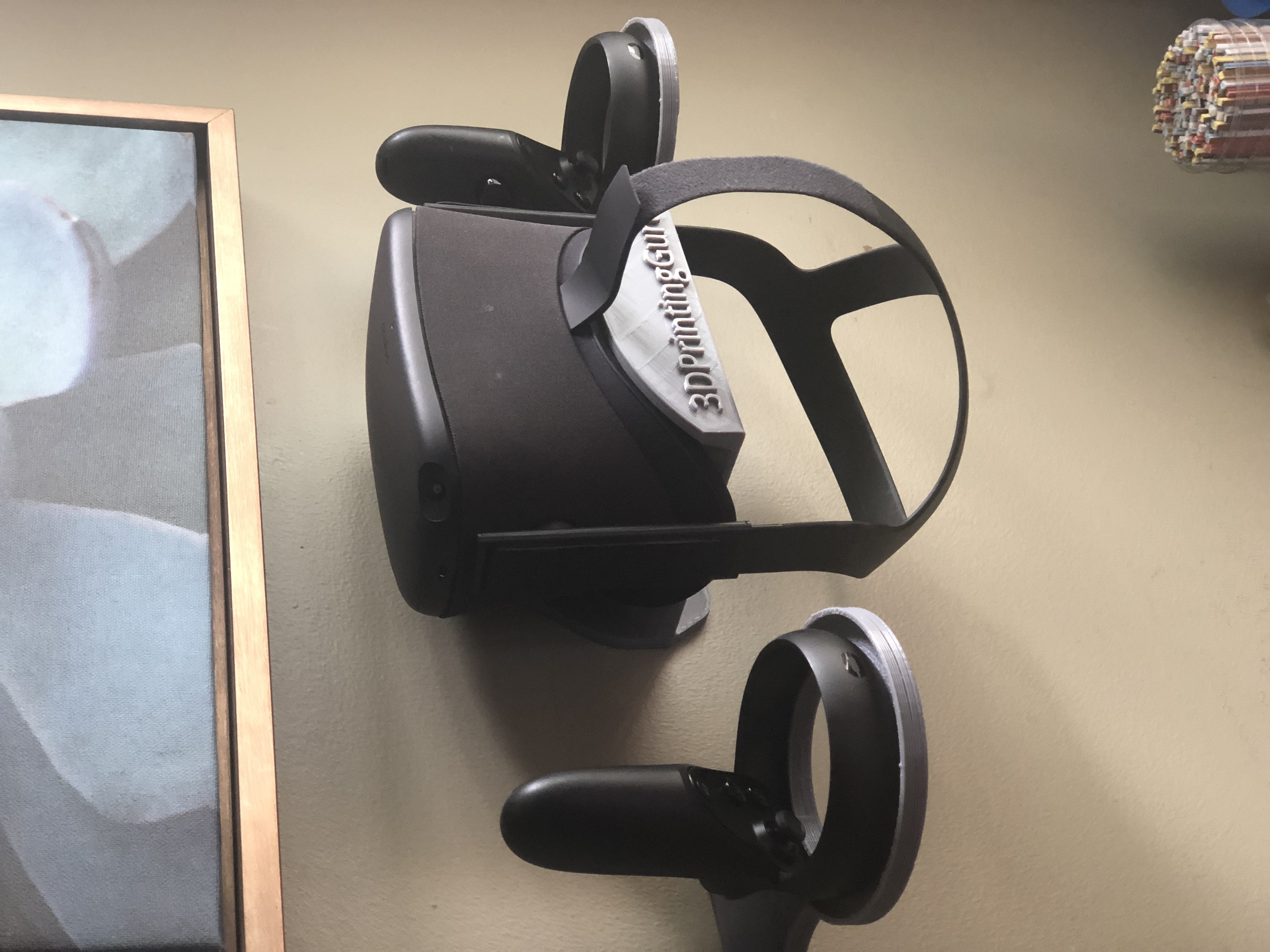 STL file Oculus Quest Wall Mount 🎲・Model to download and 3D print・Cults