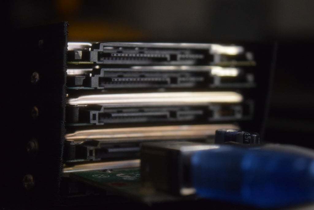 Archivo STL gratis Caja de Sata HDD / SSD 6Pack・Plan de impresión en 3D ...