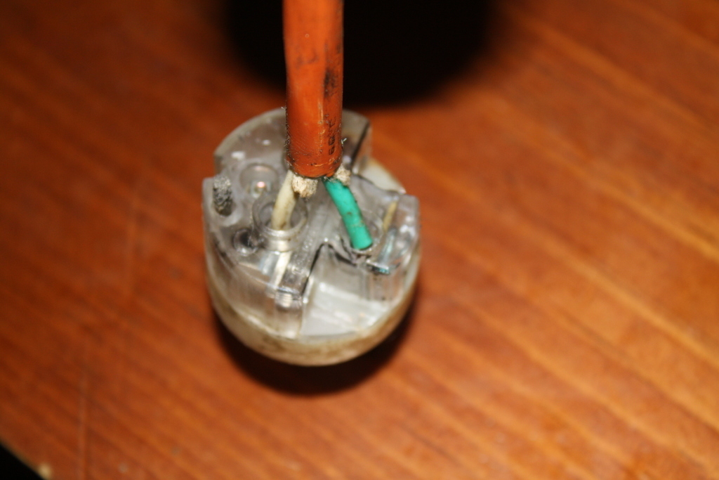 Free 3D file AC Plug Cover・Model to download and 3D print・Cults