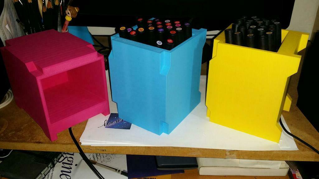 Archivo 3D gratis Caja de rotuladores apilable 📦・Modelo para descargar ...