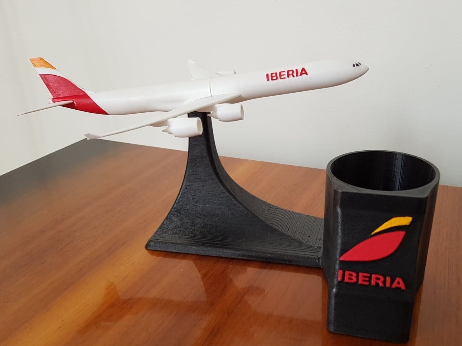 STL file Highly detailed Airbus A340-600 with pencil holder・Model to ...
