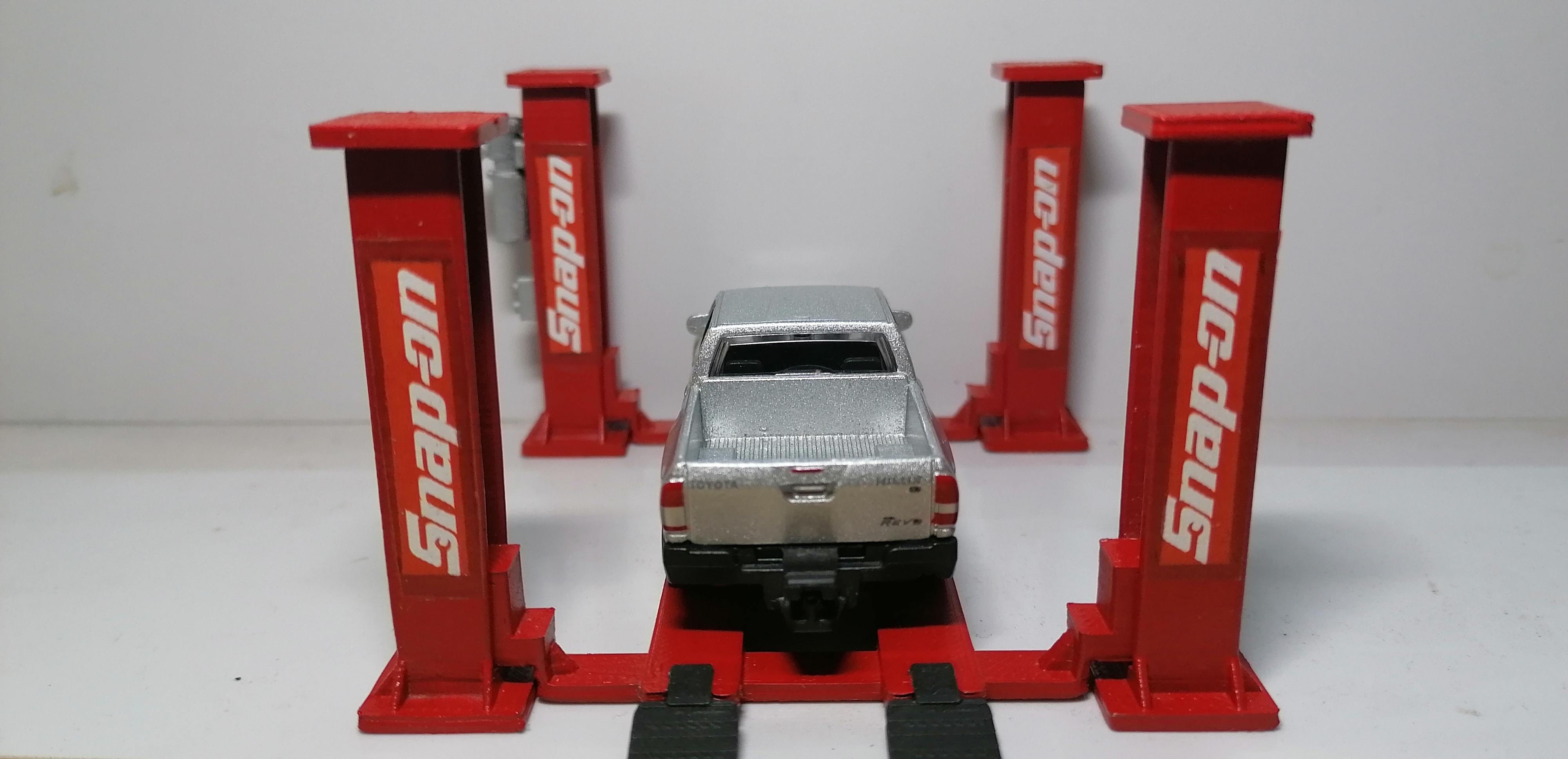 STL file 4 post car lift 1:64 scale・3D print model to download・Cults