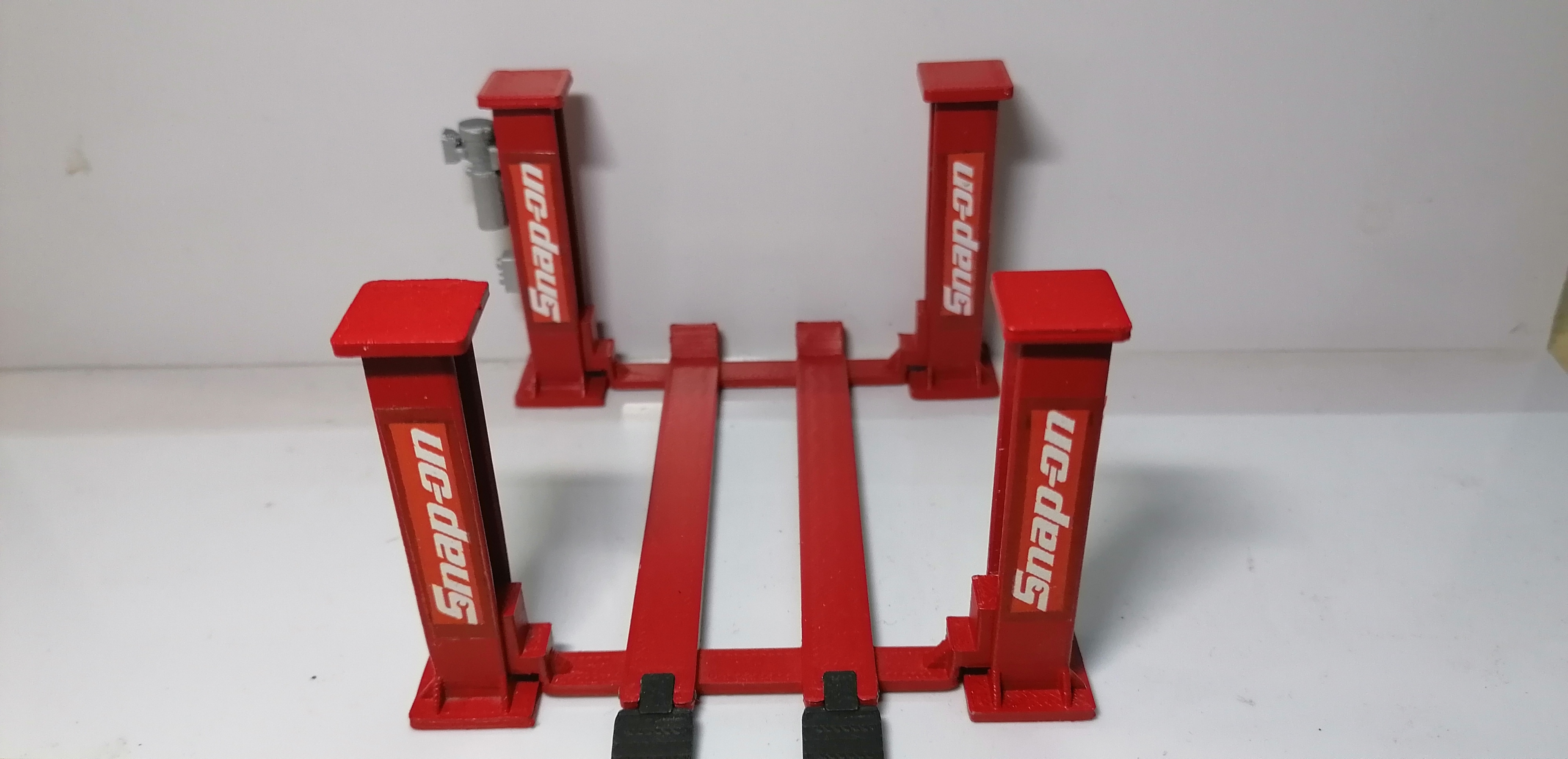 STL file 4 post car lift 1:64 scale・3D print model to download・Cults