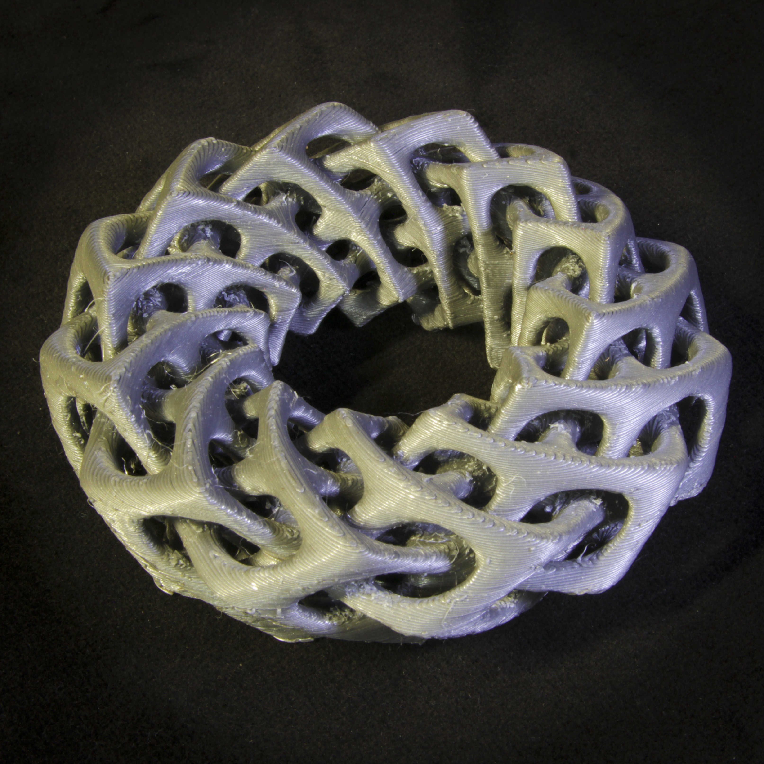 Free STL file Self-Intersecting Torus with Twist・3D print design to ...