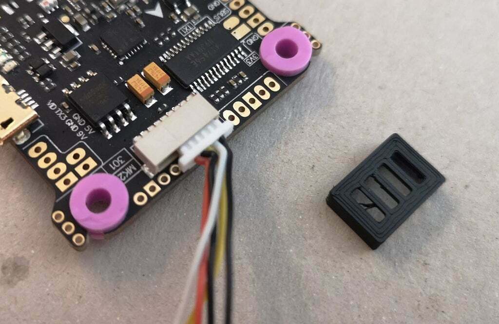 Fichier STL gratuit Verrouillage du connecteur de la pile FPV 🚁・Modèle ...