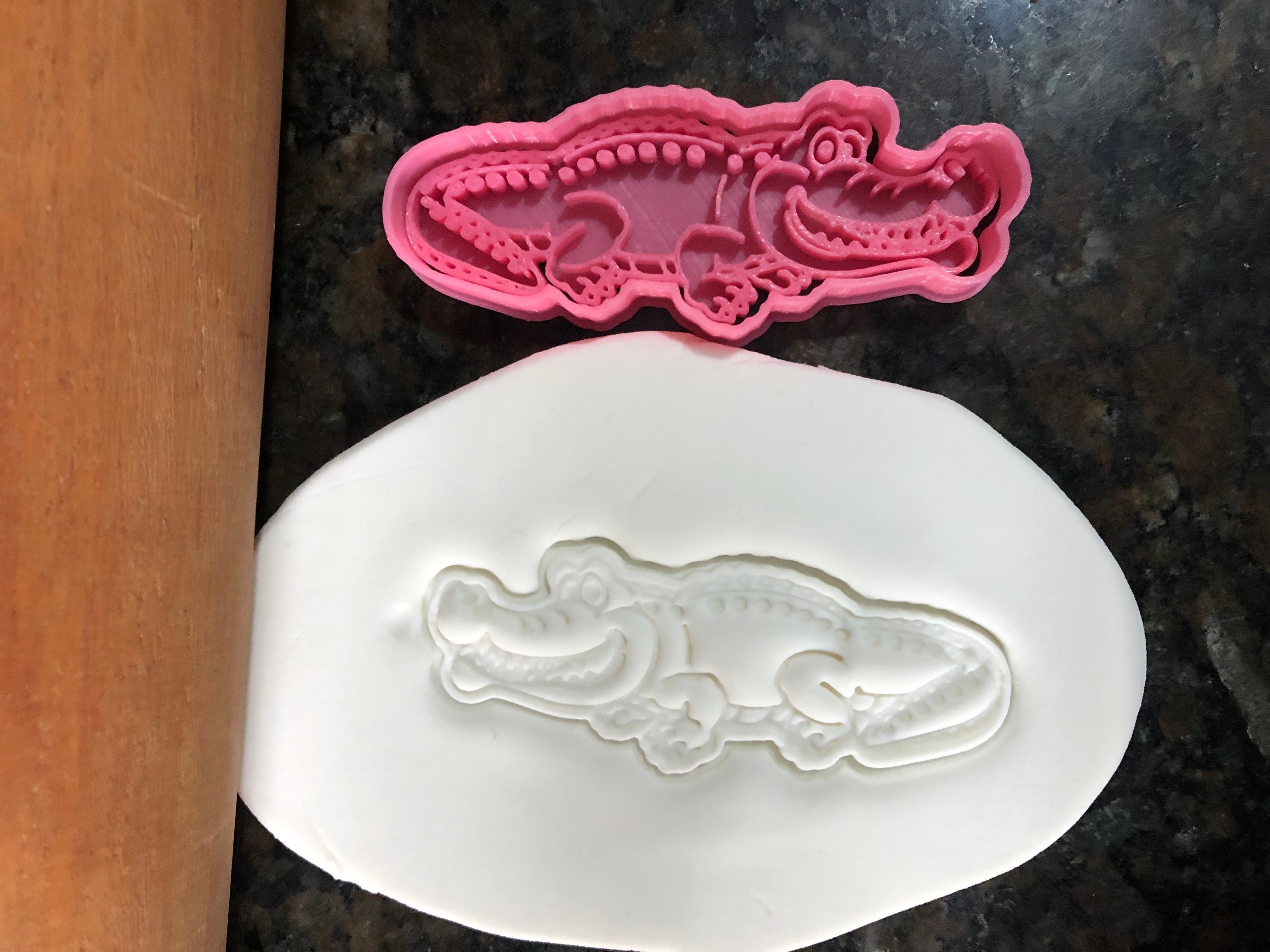 STL file Crocodile Cutter - Crocodile Cookie Cutter・Design to download ...
