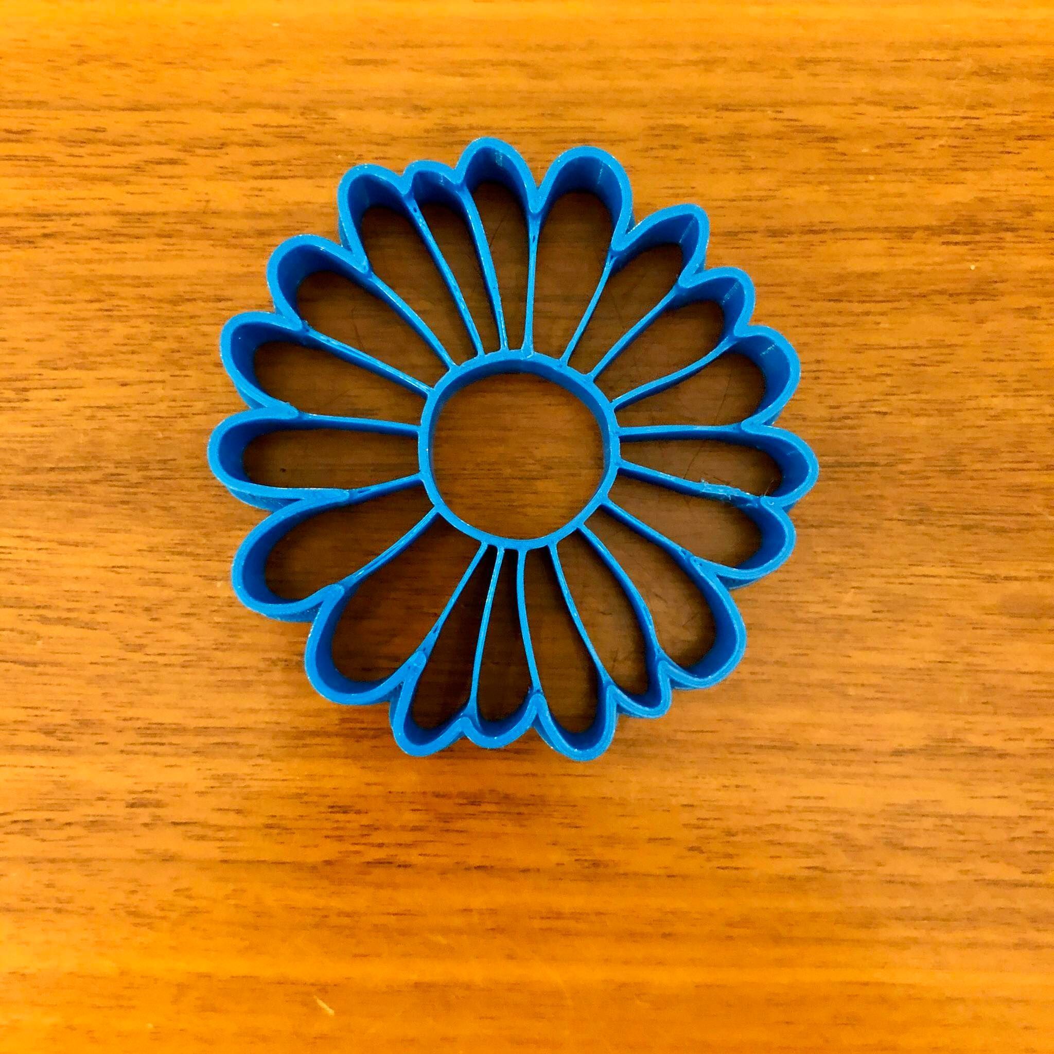 STL file Daisy Flower Cookie Cutter・3D printing design to download・Cults