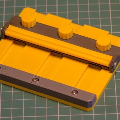 Download free STL PCB holder ・ Cults