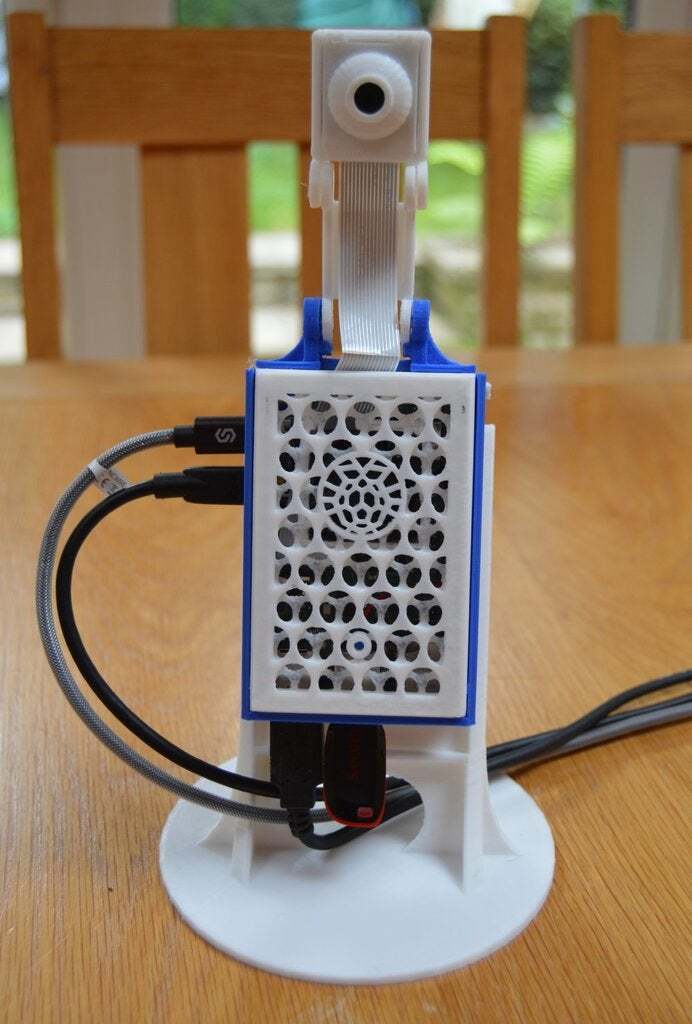 Free STL file Raspberry Pi 4 Case with Camera and Stand 📷・3D printer ...