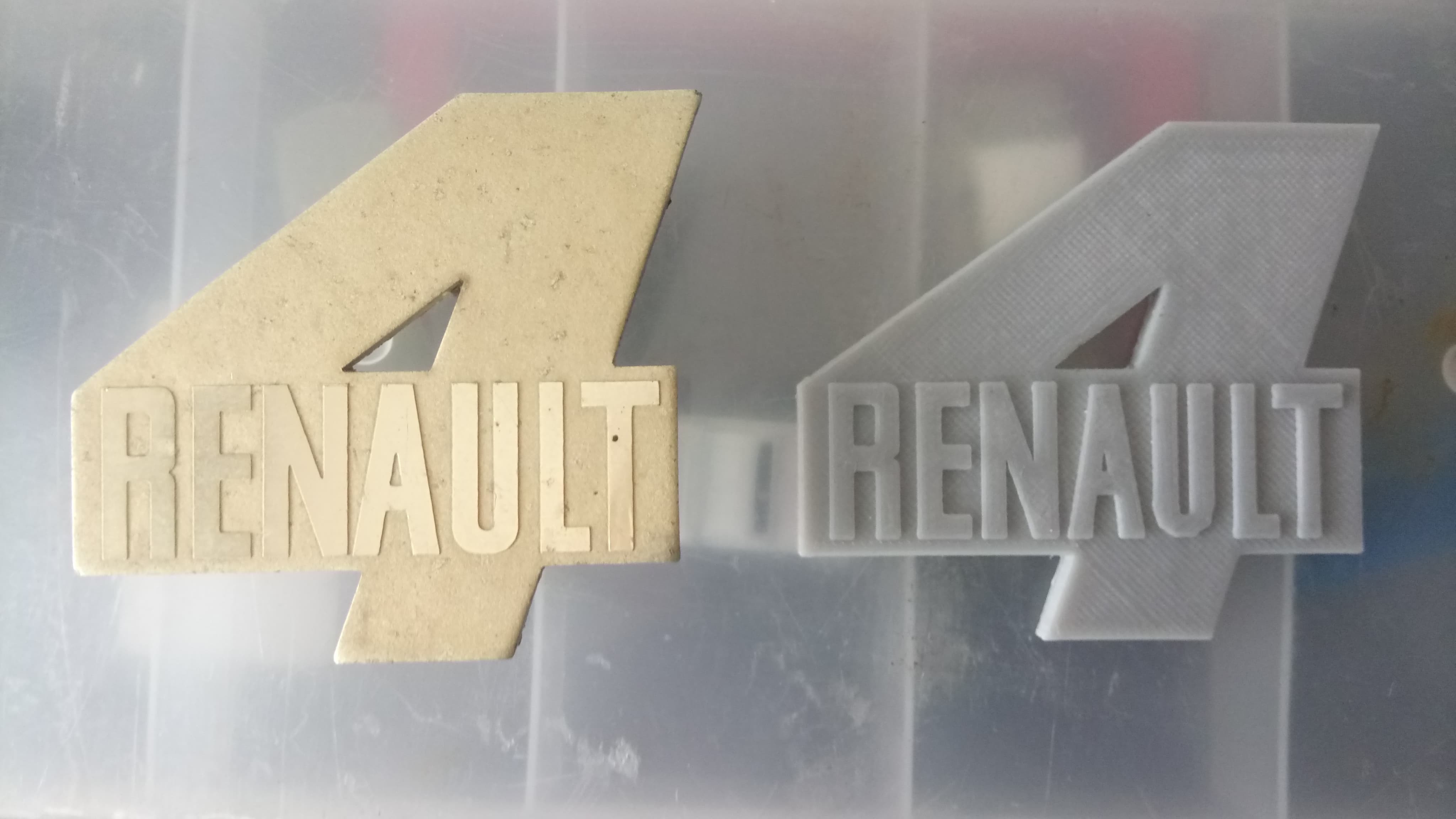 Файл STL Renault R4 logo Base・3D модель для печати скачать・Cults