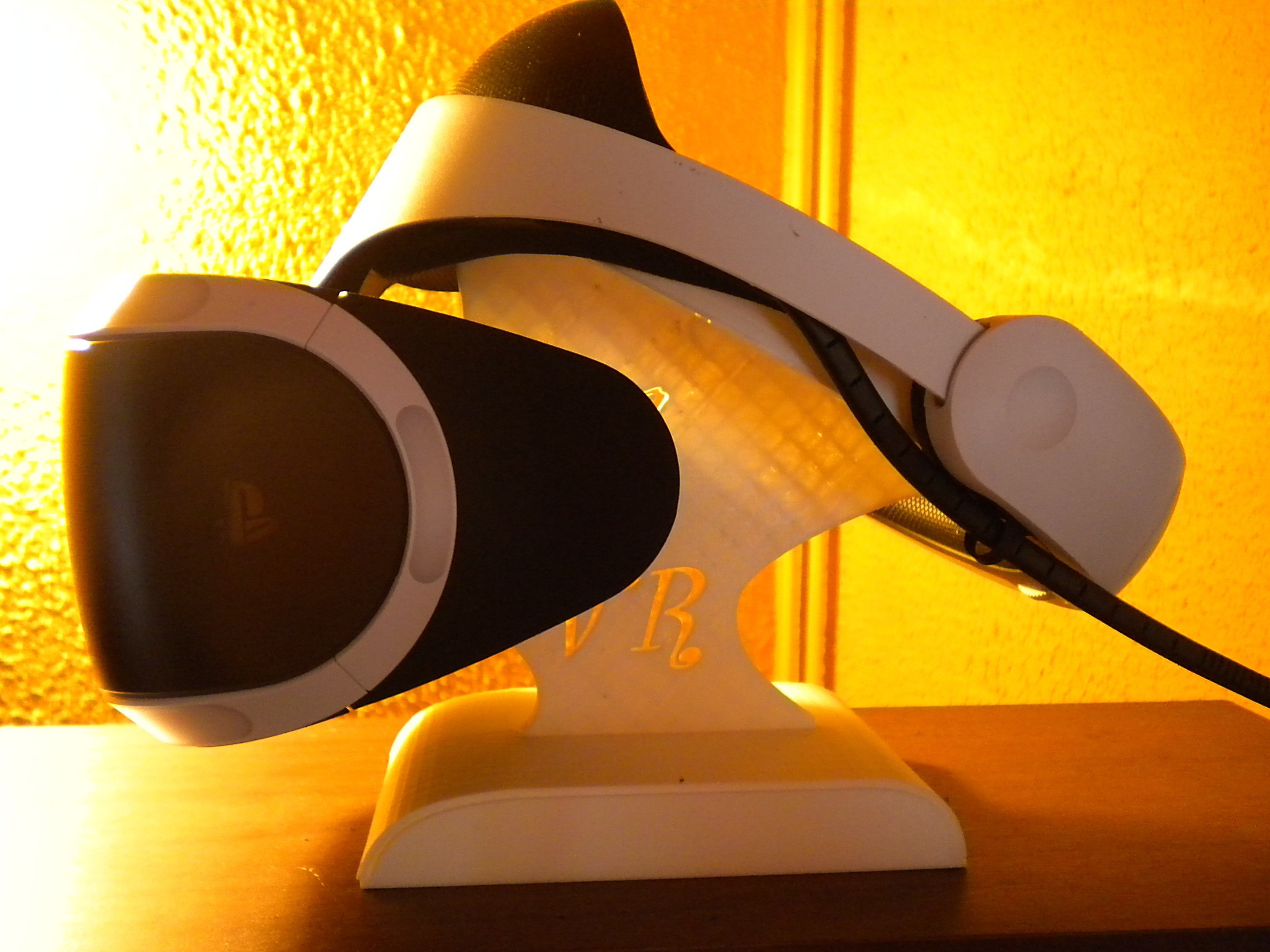 STL file VR Helmet・3D print object to download・Cults