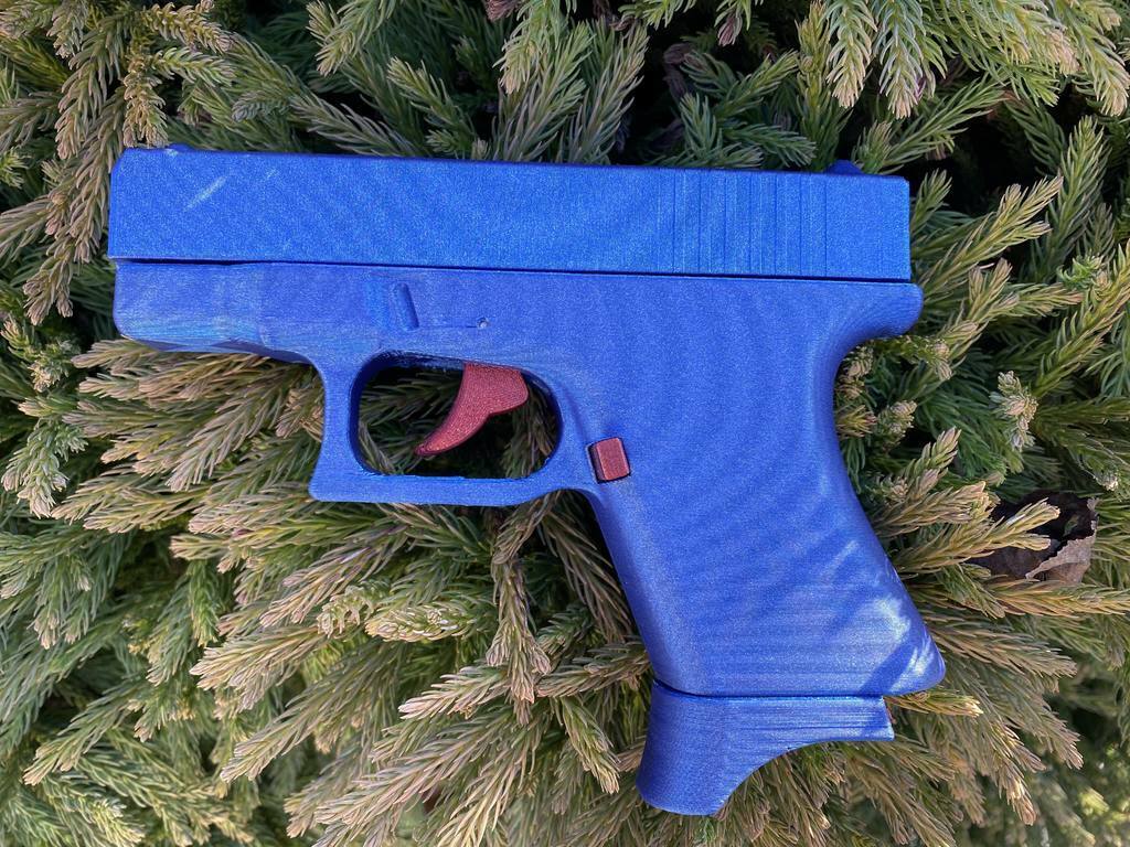 Бесплатный 3D файл G26 - СИНИЙ ПИСТОЛЕТ / РЕКВИЗИТ 🎭・3D-печатная модель ...