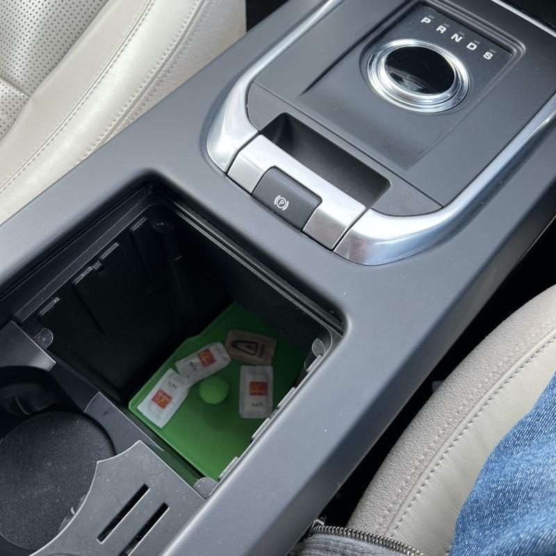 Free 3D file Discovery Sport Console Caddy (2015-2019)・3D printable ...