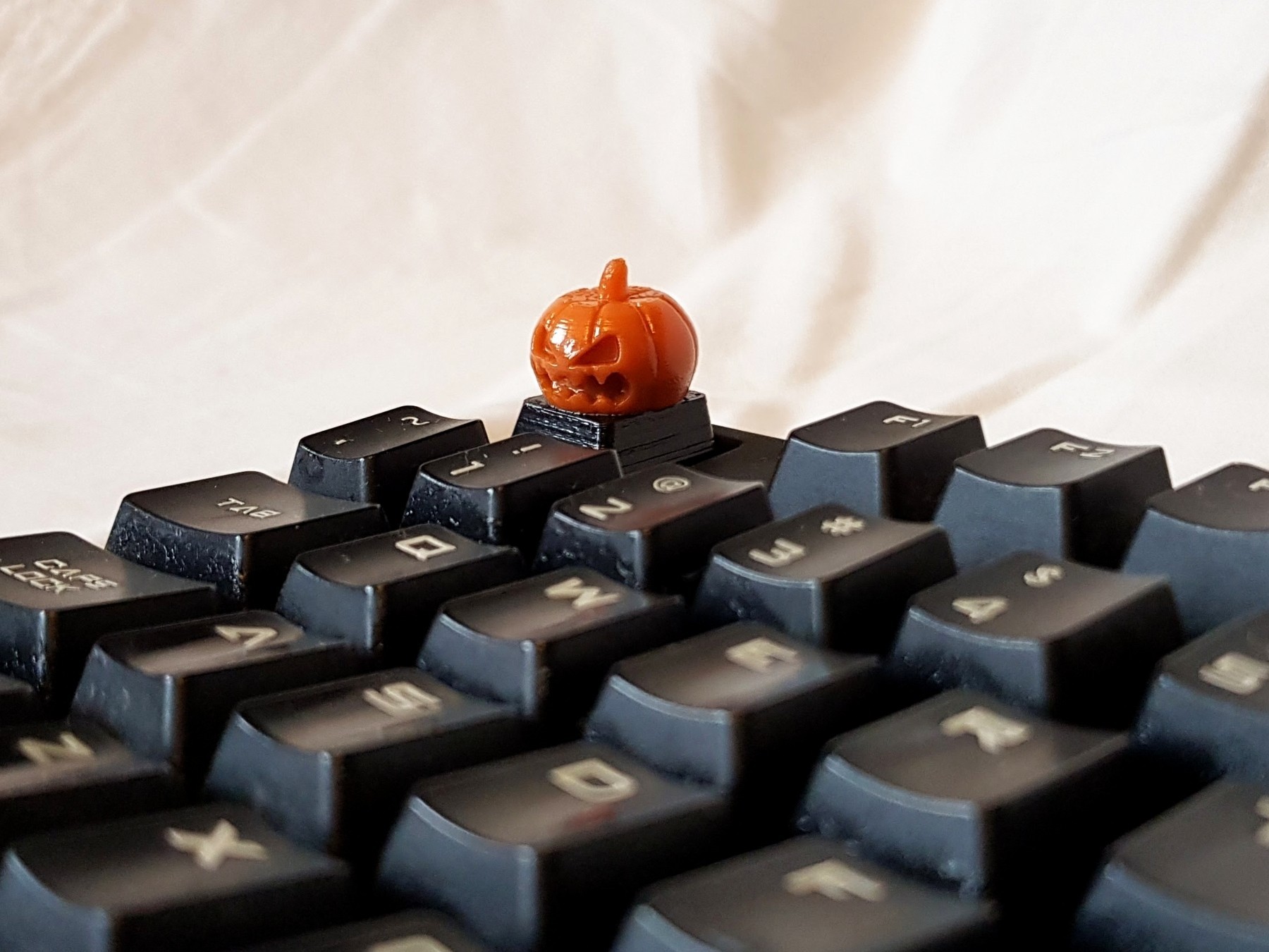 STL file Evil Pumpkin Keycap for Cherry MX・3D printing design to ...