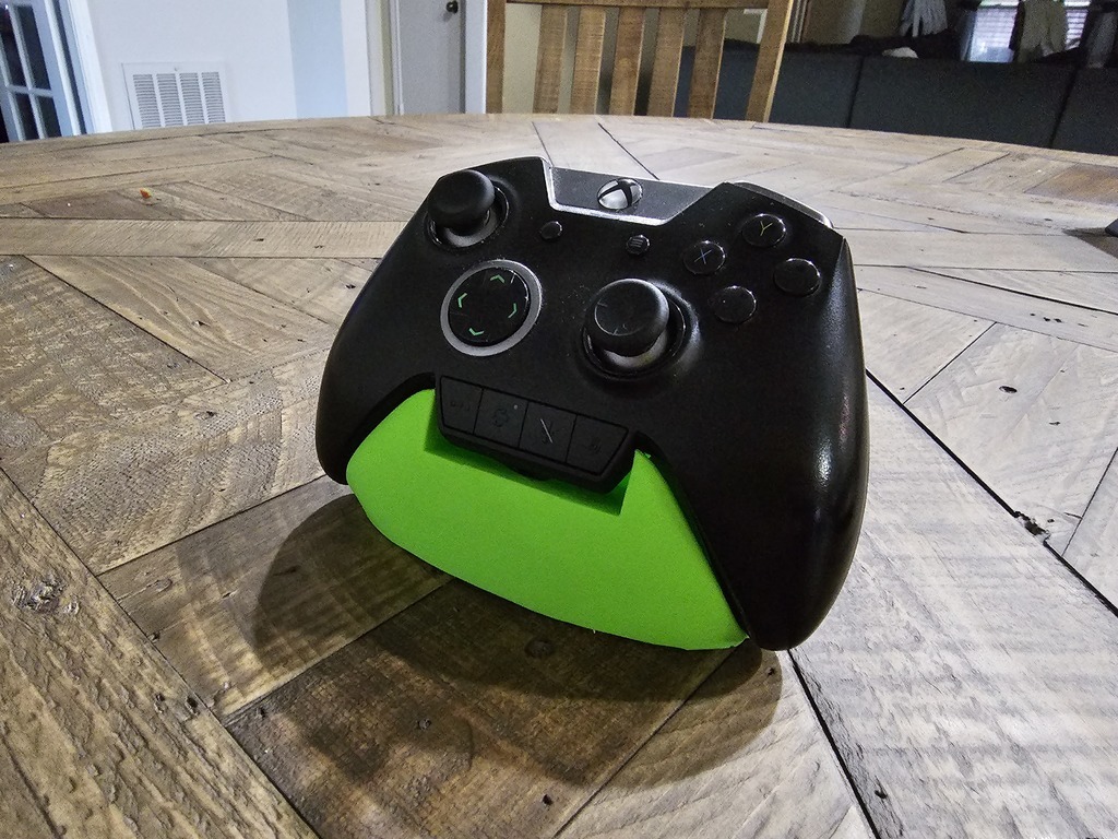Free 3D file Minimalistic Xbox Controller Stand for Razer Wolverine ...
