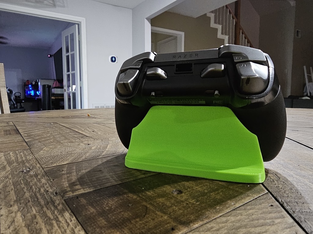 Free 3D file Minimalistic Xbox Controller Stand for Razer Wolverine ...