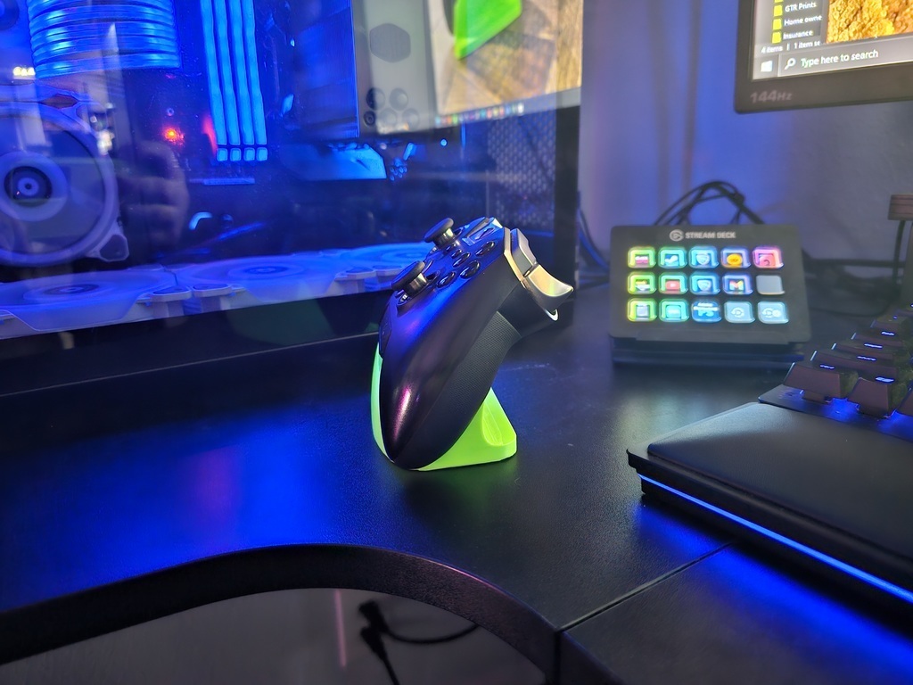 Free 3D file Minimalistic Xbox Controller Stand for Razer Wolverine ...