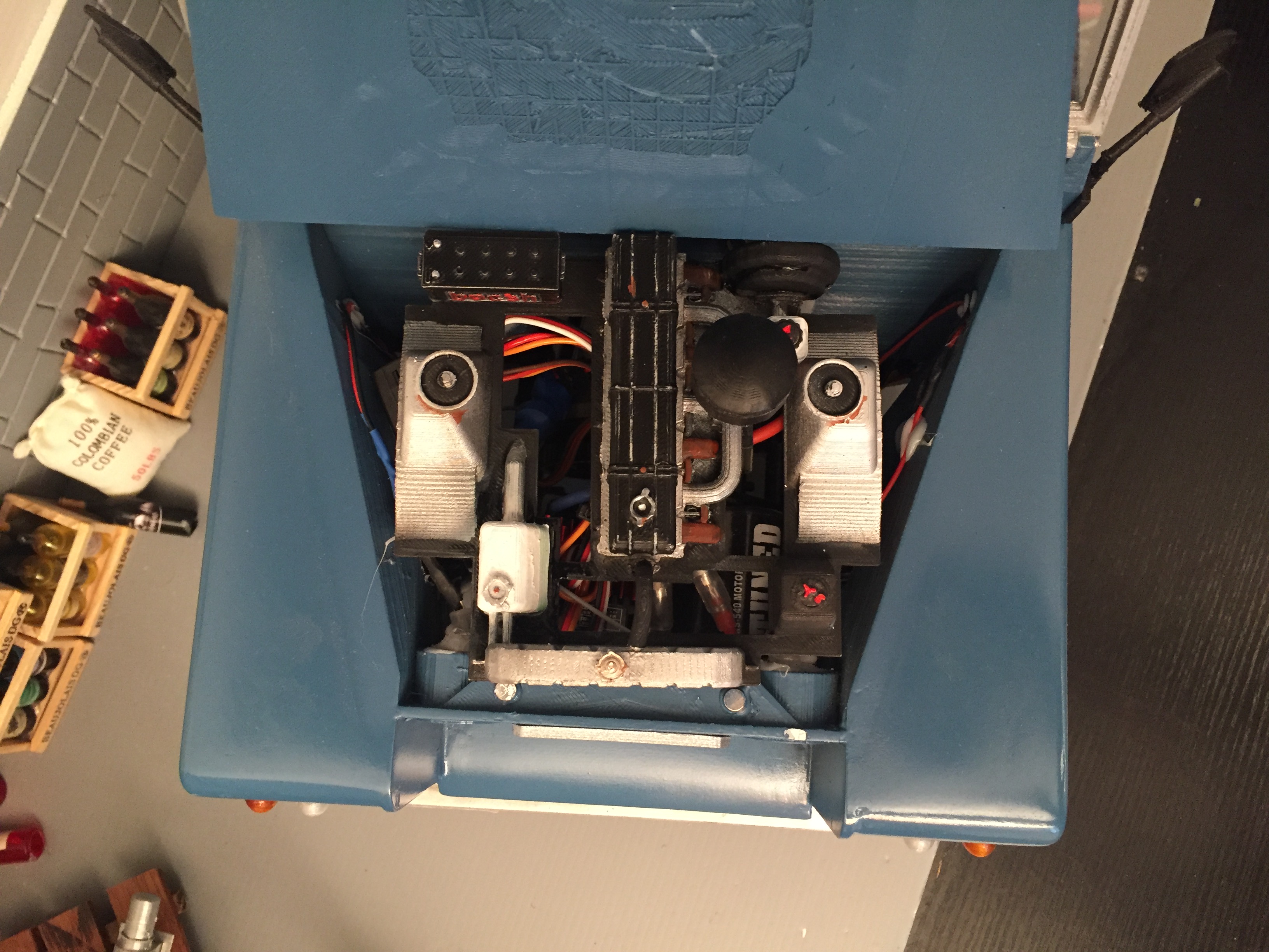 STL file Engine bay 1/10 6-cylinder petrol・3D printable model to ...