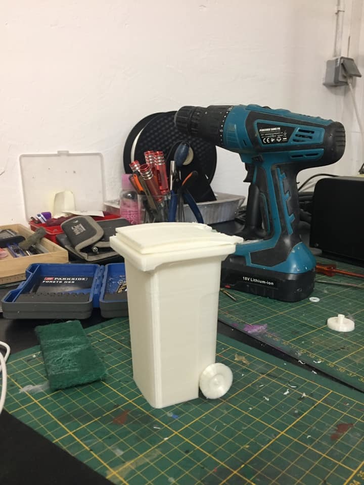 STL file Waste bin 1/10・Template to download and 3D print・Cults