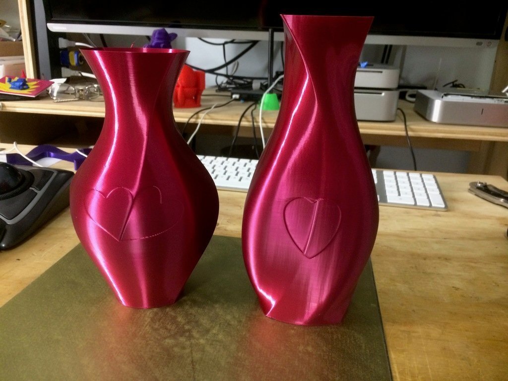 Free STL file Valentines Heart Vases・3D print object to download・Cults
