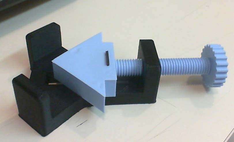 STL file 90 degrees angle clamp・3D print model to download・Cults