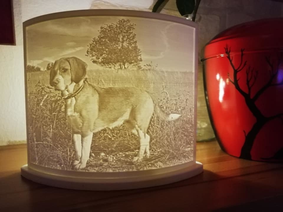 3D-Datei Lithophane-Ständer mit Batteriefach / Lithophane-Stand with ...