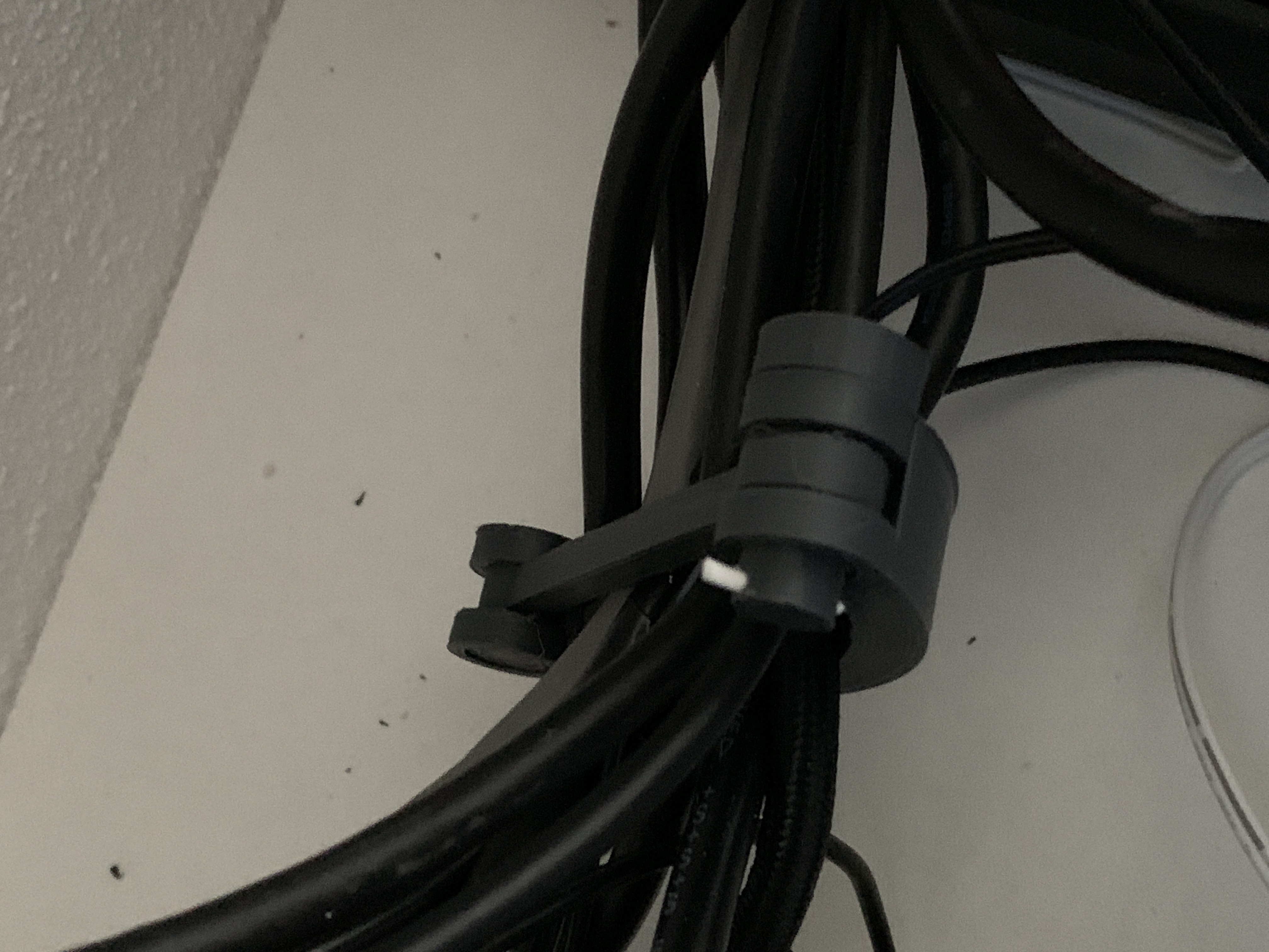 STL file Simple cable binder・3D printing model to download・Cults