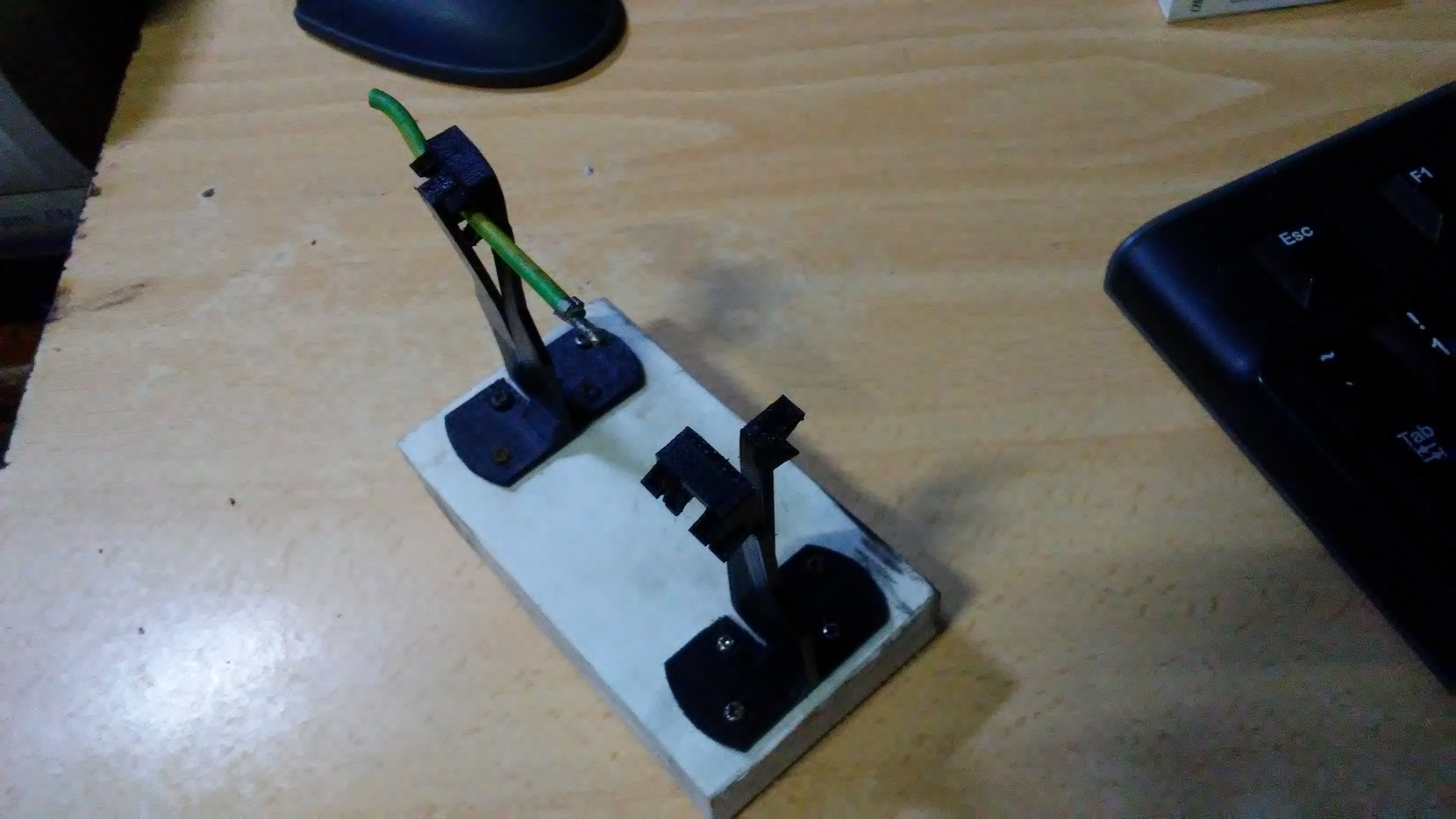 STL file soldering helper 🧞‍♂️・3D printable design to download・Cults