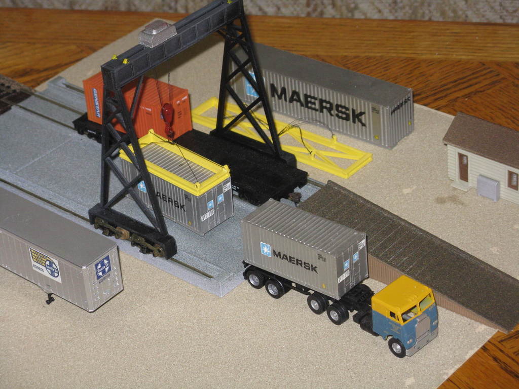 Free STL file HO Scale Container and Truck Loading Facility 🚚・3D ...