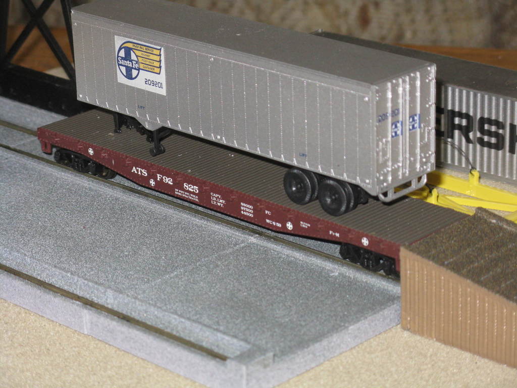 Free STL file HO Scale Container and Truck Loading Facility 🚚・3D ...