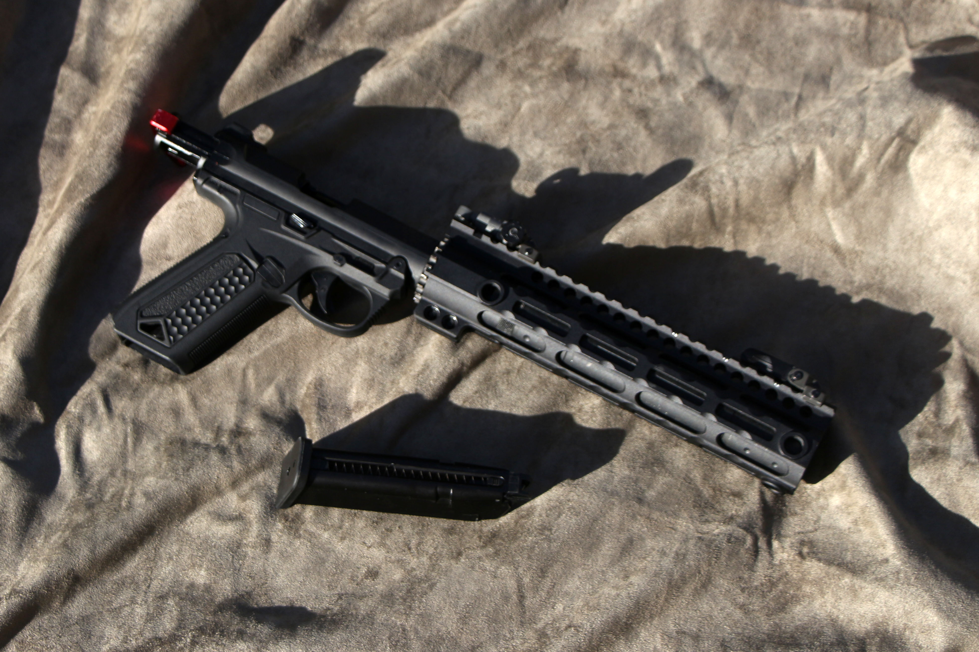 STL file AAP-01 | ADAPTER TO M4 HANDGUARD M-LOCK 🔧・Template to download ...