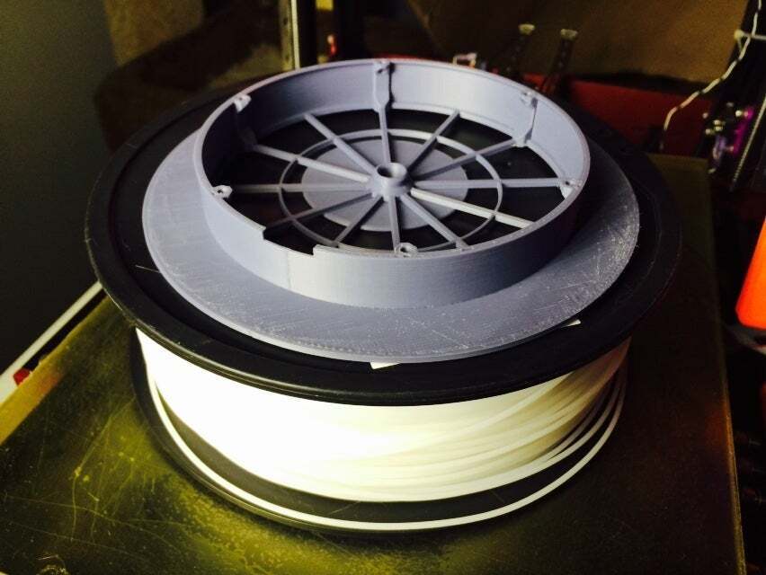 Free STL file Small spool for filament samples 🤏・3D print design to ...