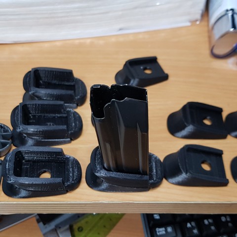Download 3D printer templates P2000SK - USPC/P2000 Mag Adapter Grip ・ Cults