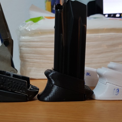 Download 3D printer templates P2000SK - USPC/P2000 Mag Adapter Grip ・ Cults