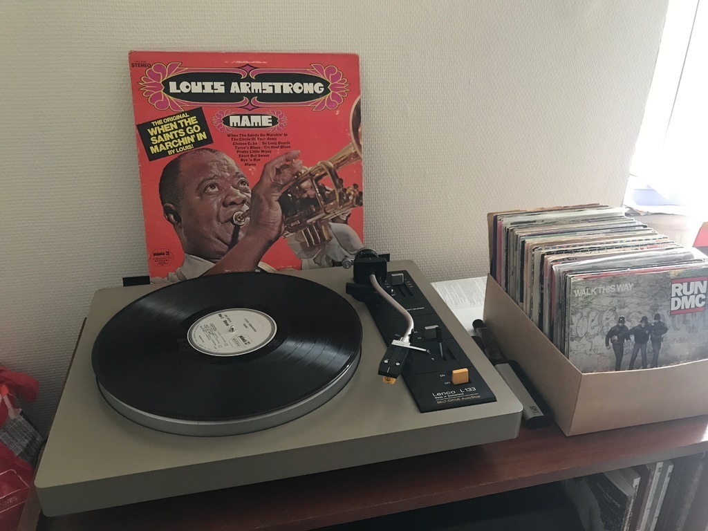Free 3D file Lenco L133 Vinyl Holder 🎵・3D print design to download・Cults