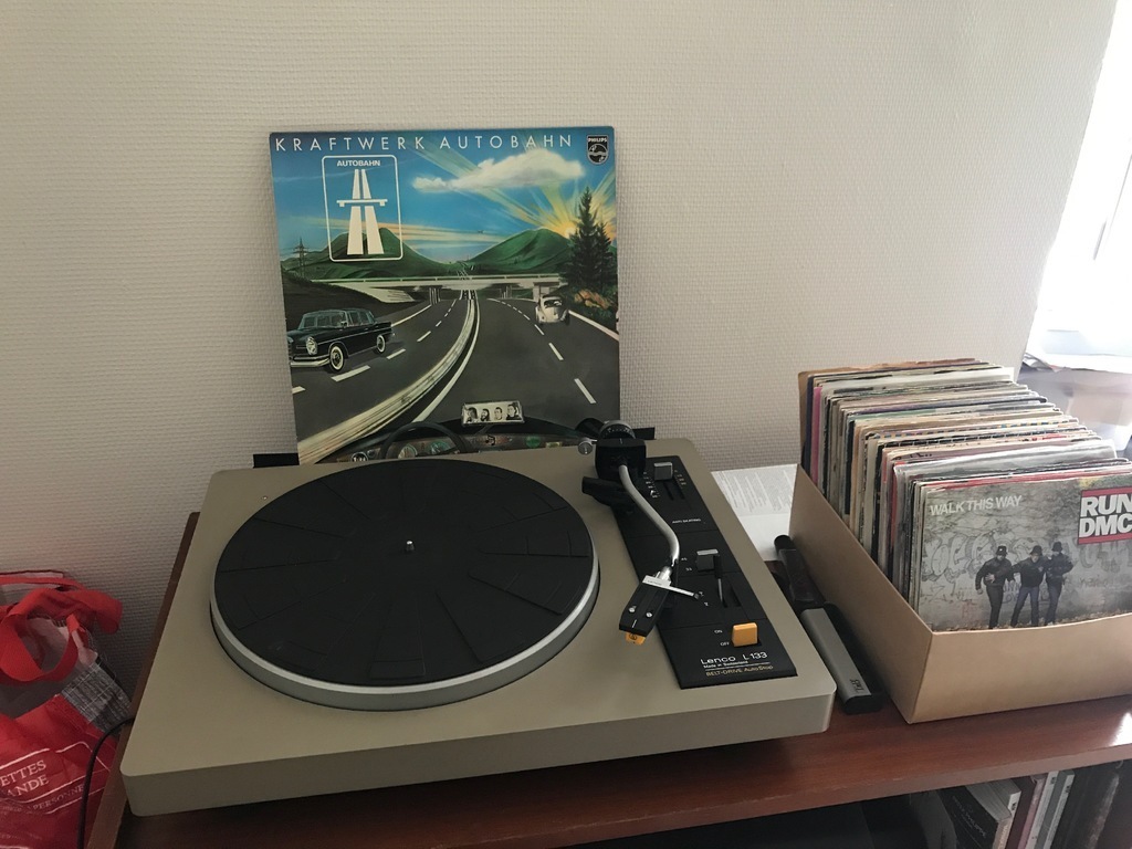 Free 3D file Lenco L133 Vinyl Holder 🎵・3D print design to download・Cults